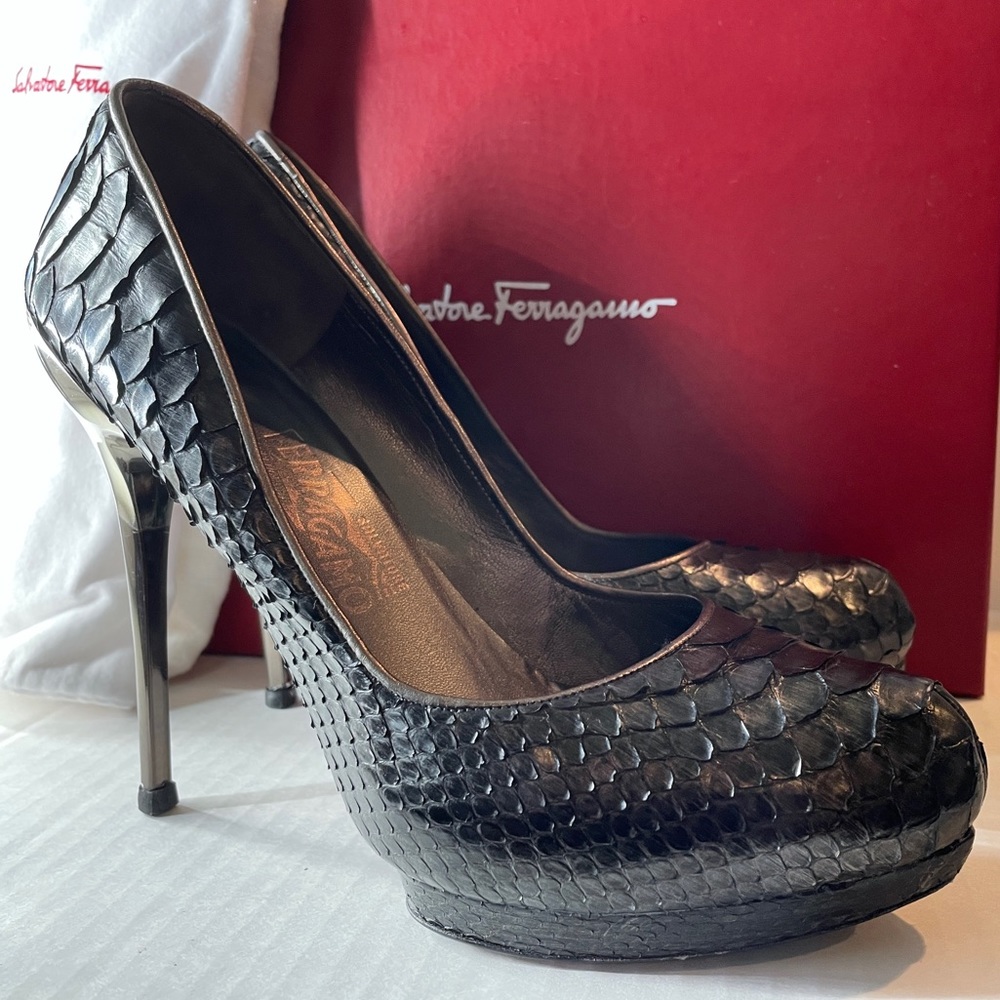 Vintage Rare Salvatore Ferragamo Python Heels - Gem